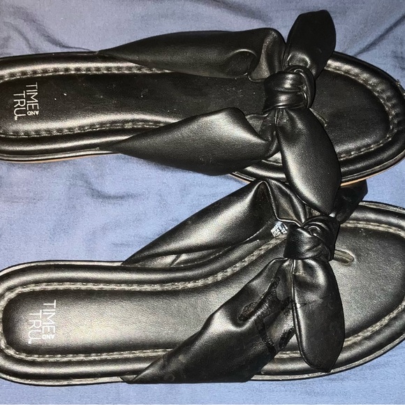 Time and Tru | Shoes | Time And Tru Womens Black Knot Sandals | Poshmark